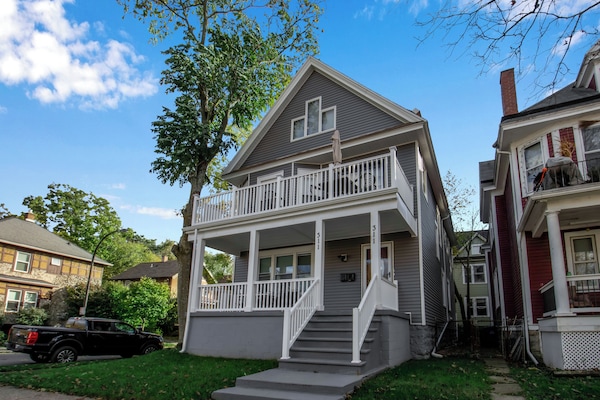 Family-friendly 6-bedroom House In Charming Buffalo With Wifi, Ac - バッファロー, NY