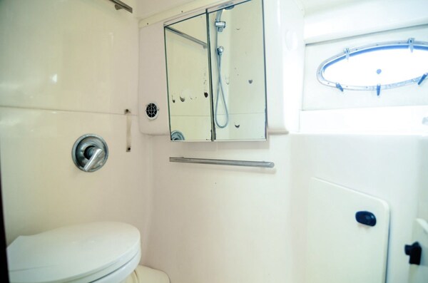 Very Luxurious Accommodation On A Boat, Room, Bathroom And Fine Wood Finishes. - Dominican Republic