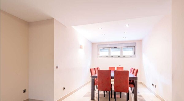 Stunning 4 Bedroom 3 Bathrooms Apartment With 2 Parking Spaces Open - Leganés