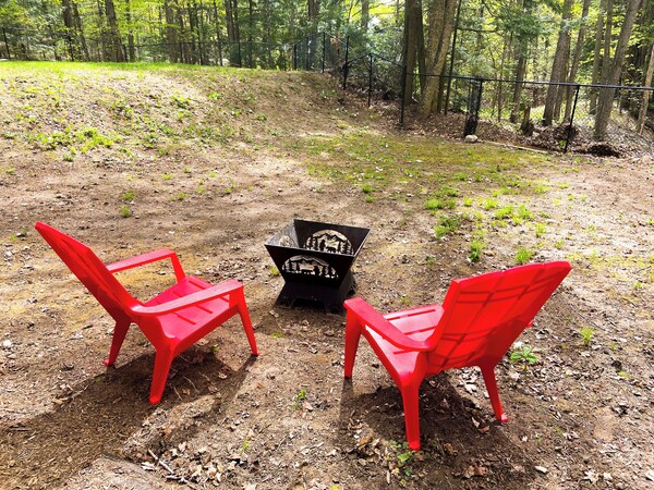 Spacious Private Comfort, Ev Charger, Pet Ok, Lg Fenced Backyard, Firepit, Bbq - Bracebridge