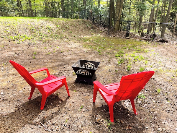 Spacious Private Comfort, Ev Charger, Pet Ok, Lg Fenced Backyard, Firepit, Bbq - Bracebridge