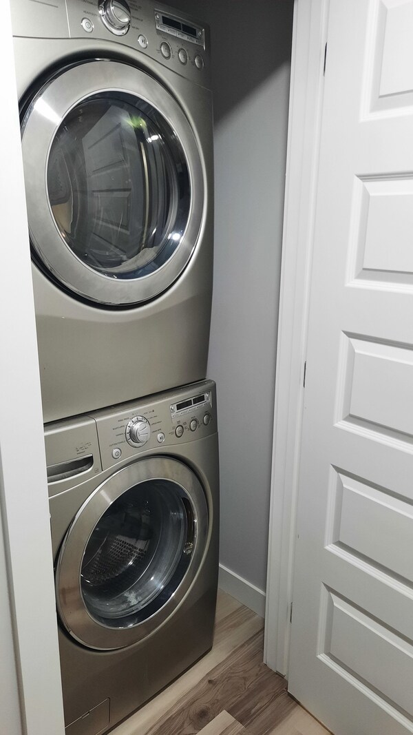 Cozy Basement Suite /15 Minutes Away From Edmonton International Airport - アルバータ