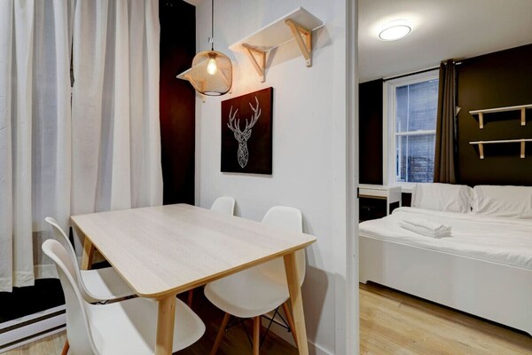 Elegant Living: 3-bedroom In Plateau Mtl - Juste pour rire - Just For Laughs
