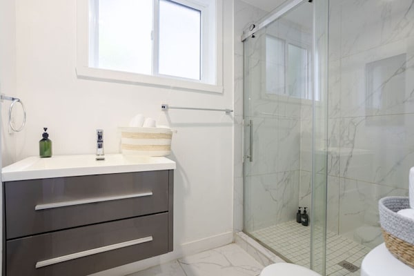 The Grand Ndg Stay|your Home In Ndg - Dorval