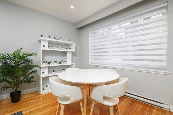 Luxurious 1br Unit In Montreal - Dorval