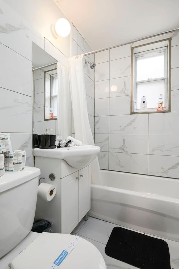 Contemporary 2br Stylish Comfort On Mtl West - Dorval