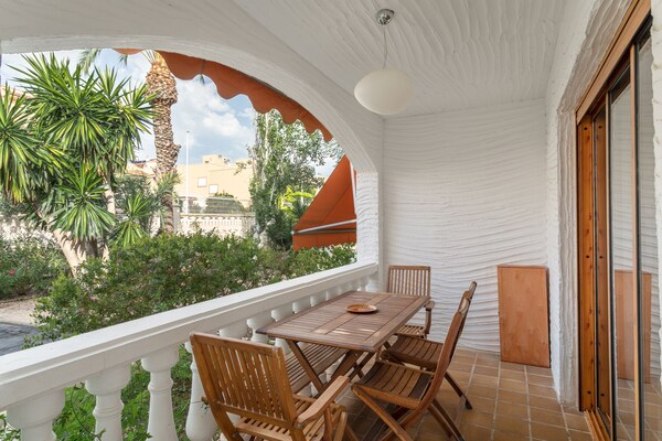 Casa De Vacaciones 'Casa Pedro Piscina' Con Piscina Compartida, Wi-fi Y Aire Acondicionado - Santa Pola