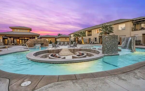 Escape 2 Zion~sleeps 30~heated Poo~lazy River~private Spa~wifi~near Sand Hollow - Hurricane, UT