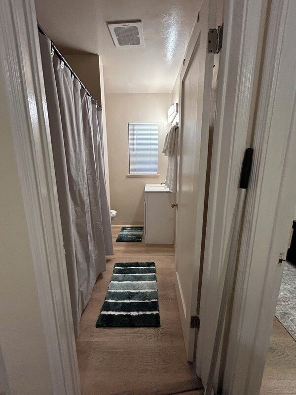 Cozy 2-bedroom Steps From The Lake - Oakland, CA