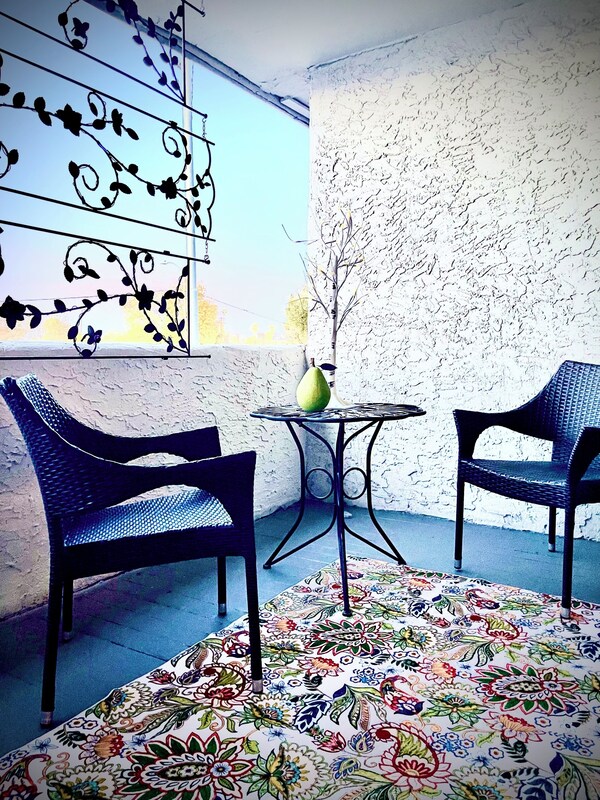 Welcome Home! Airport,asu,hike/shop/play!king Bed,2desks,balcony-enjoy! - Tempe, AZ