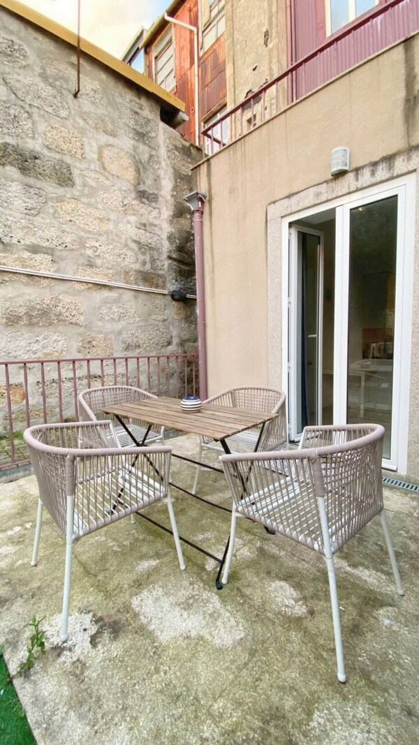 1 Bedroom Apartment With Terrace - Garden View - Oporto