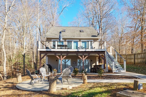 "High Rock Haven 3bed/3 Bath Home High Rock Lake  Games Room, Hot Tub, 2 Lounges - Denton, NC