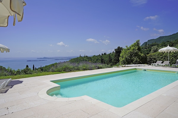 Villa Iris-lakeview & Shared Pool, Toscolano Maderno, Italy - Garda