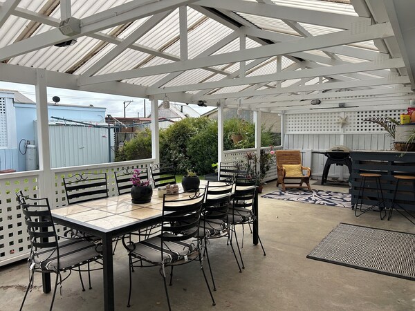 Pt Mac Beach House - Seafront Views, Central, Super Cute And Pets Are Welcome! - Port Macdonnell