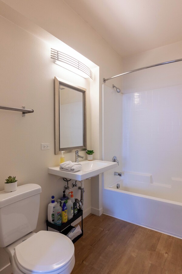 Lovely And Modern Apartment - Pasadena, CA