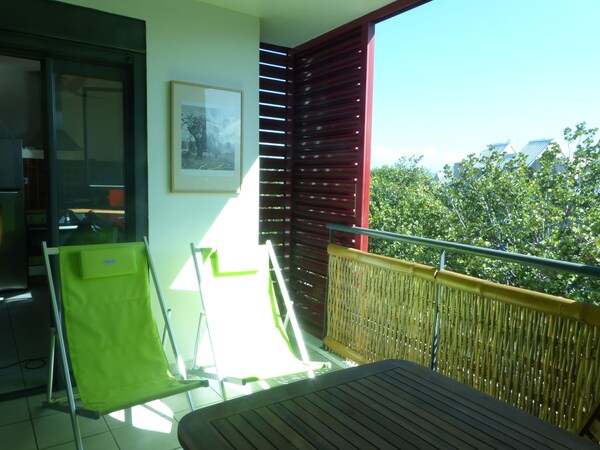 Attractive T2 Apartment On The Saint Pierre Waterfront In An Ideally Located Building. - Saint-Pierre