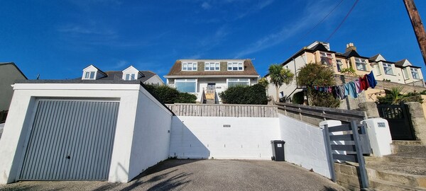 Beautifully Presented  Holiday Home  A Short Stroll From The Beach - Perranporth