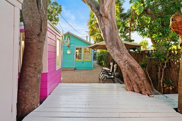 Walk Downtown; Beach 1.1 Miles, Bar, Karaoke, Family Friendly, Jimmy Buffet Vibe - Lake Worth, FL