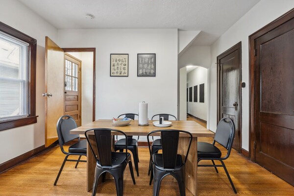 Charming 2br Duplex In Sobro - King Bed - Arcade - Zionsville, IN