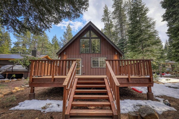 Donner Gem By Tahoe Getaways - Beautifully Updated, Hot Tub, Pet Friendly - Truckee, CA