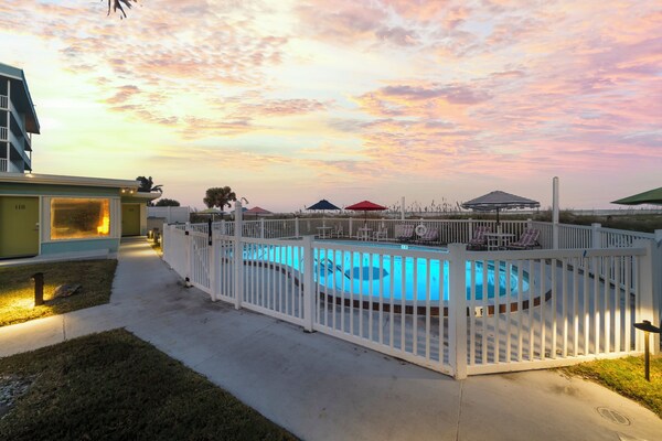 New Listing! 1br Oceanfront Unit W/heated Pool And Hot Tub In Cocoa Beach - Cocoa Beach, FL
