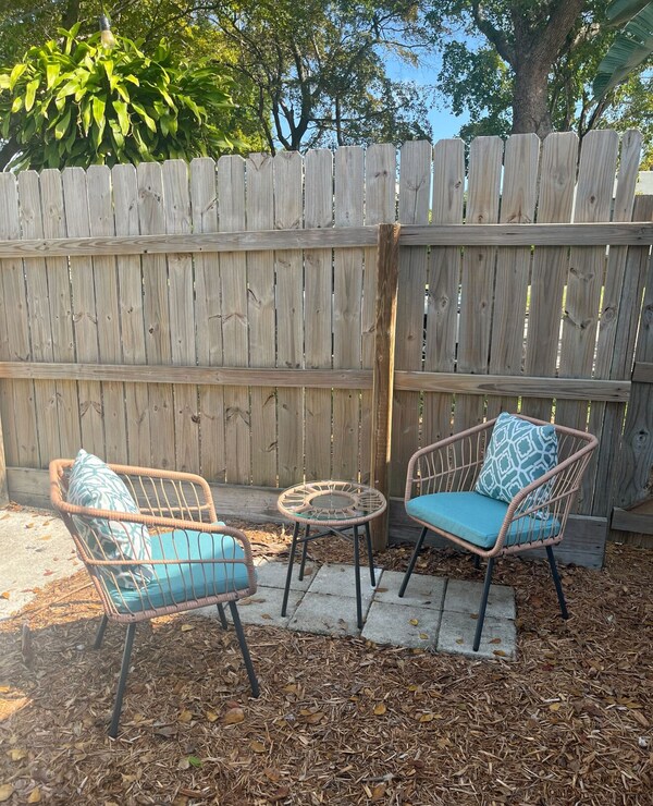 Charming 1 Bedroom Cottage In West Palm Beach - West Palm Beach, FL