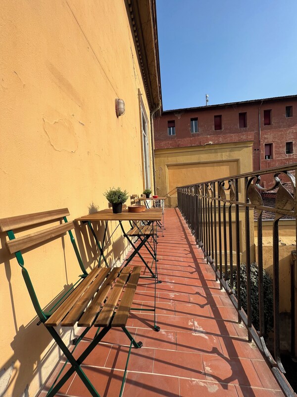 The Window On The Courtyard, Entire Apartment - Bologna