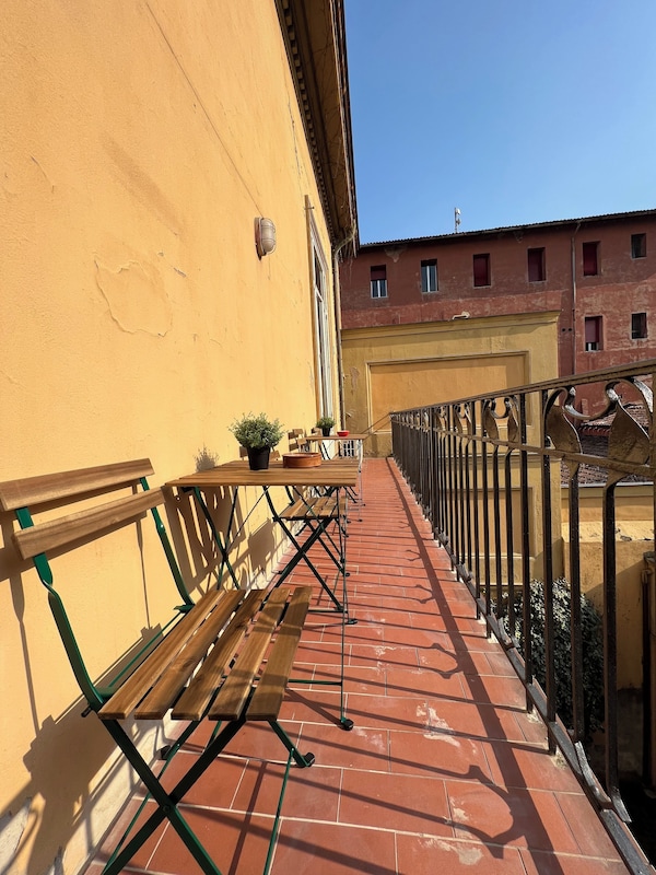 The Window On The Courtyard, Entire Apartment - Bologne