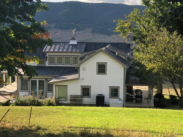 Breathtaking Views! Luxuriously Appointed. Deeply Relaxing. - Monterey, VA