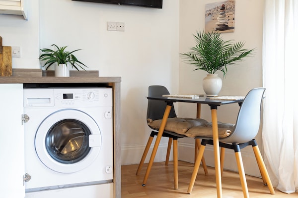 Lovely & Bright Brighton Beach Retreat By The Sea - Hove