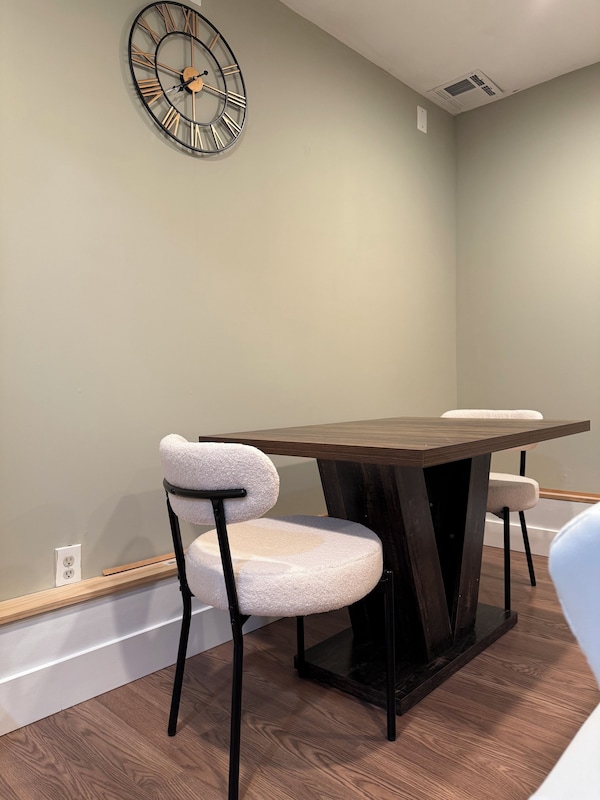 Charming 1-bedroom House In Ronkonkoma With Ac, Wifi, Washer & Dryer - Stony Brook, NY