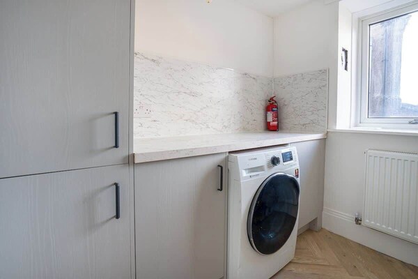 Modern 5 Bed-2 Bath Apartment - Galashiels