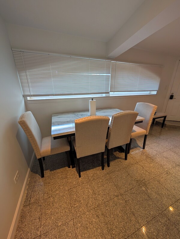 Comfy 2-bedroom Apartment With Ac, Wifi In Oak Park - Oak Park