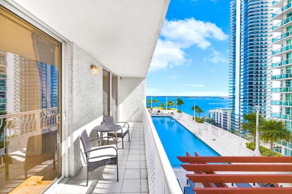 Top Brickell Stay W/ Pool & Chic Amenities - Miami Beach, FL