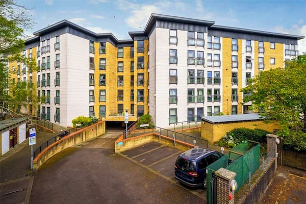 Modern - 1 Bed Flat In Bracknell - Near Airport - Bracknell