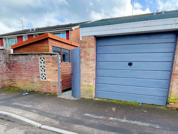 Fantastic 4 Bedrooms Holiday Home - Yeovil