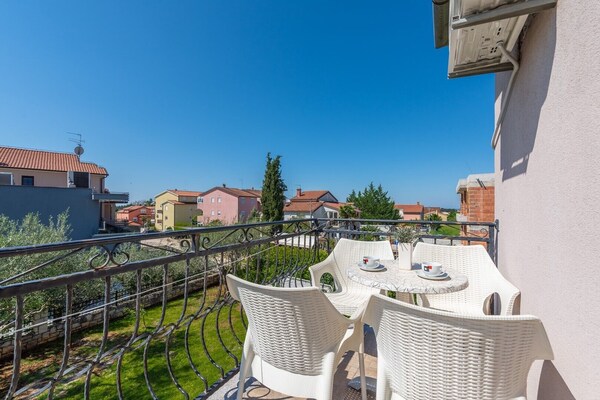 Accogliente Appartamento In Posizione Tranquilla, A Soli 2 Km Dal Centro Di Novigrad E Dalla Spiaggia - Cittanova