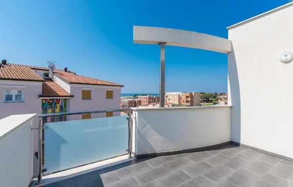 Charming Novigrad Holiday Rental With Sea View And Private Parking - Novigrad