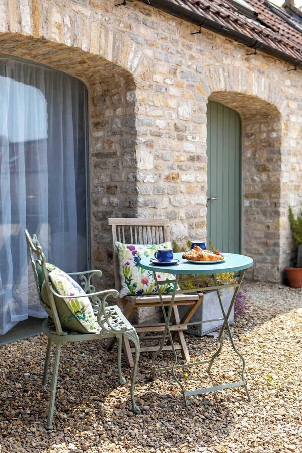 Blissful Country Escape For Two - Bath
