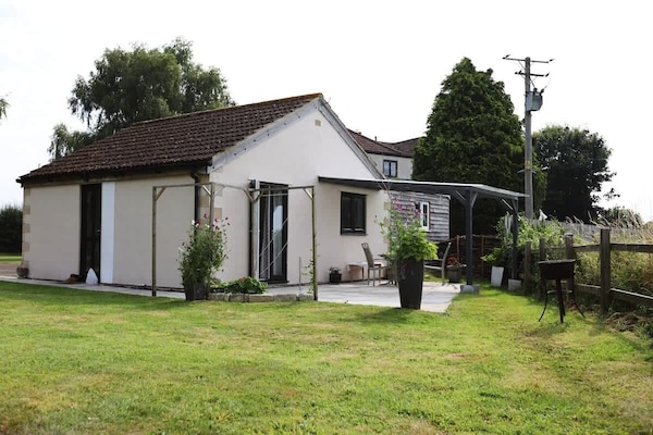 Longscroft Lodge - Sleeps 4 - Cotswolds