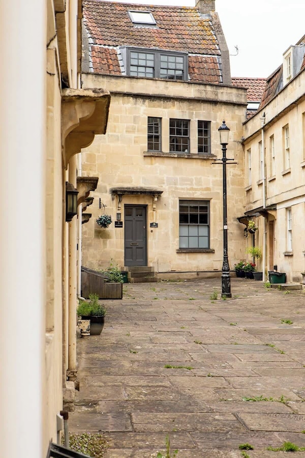 Central Maisonette With Garden - Bath