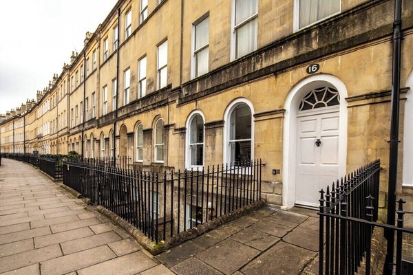 Henrietta Quarters - Central Bath Retreat - Bath