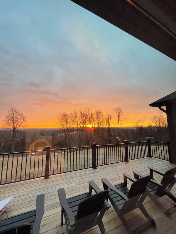 Stunning 10-acre Luxury Retreat Breathtaking Views  4br, 4ba Near Nyc & Warwick - Greenwood Lake, NY