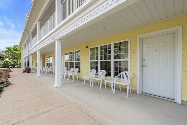 Sleeps 4! Hotel Room On Kelleys Island - Kelleys Island, OH