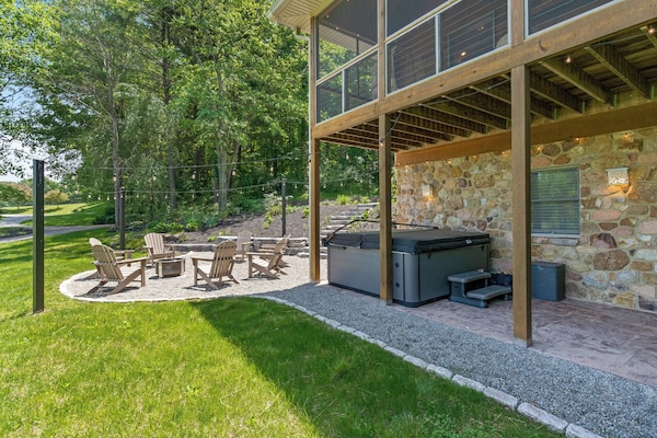 Sleeps 19+ With Hot Tub, Game Room & Swing Set - デンバー, PA