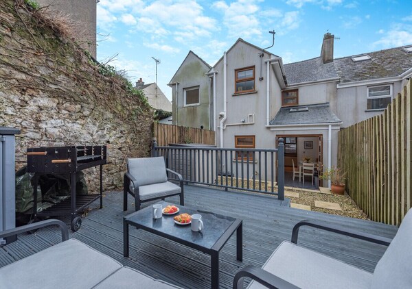 The Burrows Cottage - Three Bedroom House, Sleeps 6 - Tenby