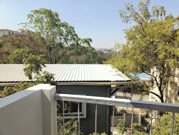 Great3 Couplefriendly Family 2bhk Banjarahillsrd3 - Hyderabad