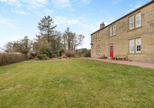 Biddlestone Farmhouse - Northumberland