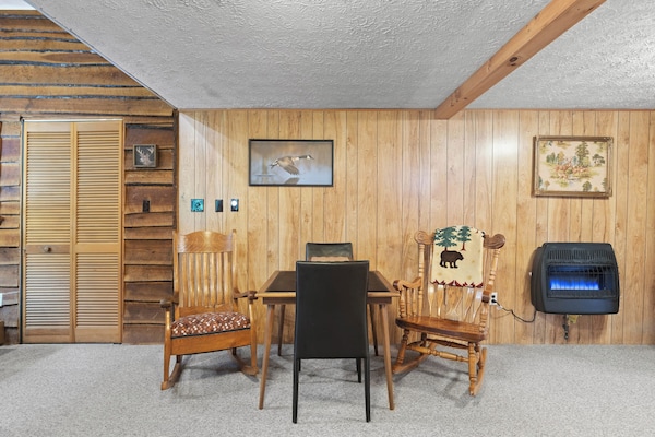 Secluded Cabin On Creek-hiking, Fire Pit, Large Yard, Pet Friendly! - Finger Lakes, NY