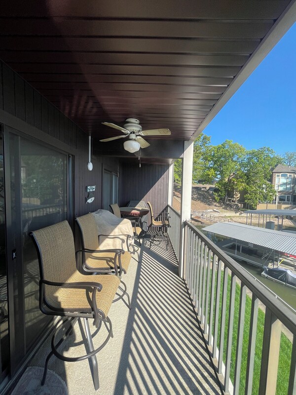 Clean 2br 2bath Harbor Point Condo On The 21mm In The Heart Of Osage Beach - Lake Ozark, MO